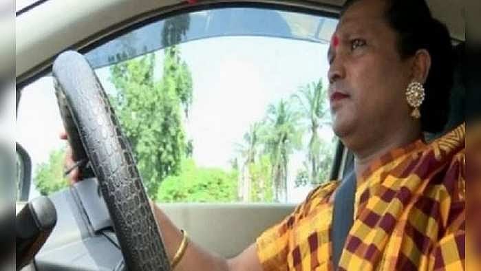 Transgender Rani Kinnar,ভারতে প্রথম পাঁচতারা-রেটেড ক্যাব চালক রানি, চিনে নিন... - transgender ...
