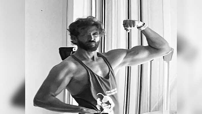 Hrithik Roshan,হৃত্বিকের বলিউড বাইসেপে প্রতিক্রিয়ার আগুন! - hrithik ...