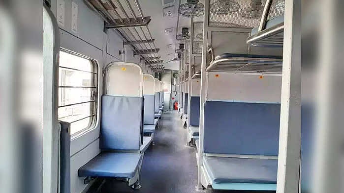 Indian Railways: ট্রেনে জানালার পাশে কারা বসতে পারেন? রেল কী জানাচ্ছে ...