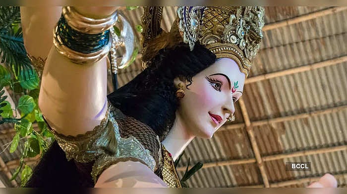 Durga Puja 2022: ২০০ বছরের অভিশাপ! এখানে অষ্টমীতে শাড়ি পরে নৃত্য করেন ...