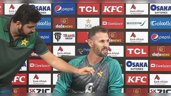 Pakistan Cricket Team : প্রকাশ্যে বাবরদের নিয়ে ঠাট্টা! টেটের কাণ্ড ...