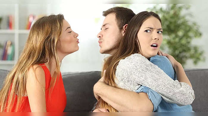 Liking Girlfriend's Best Friend: গার্লফ্রেন্ডের প্রিয় বান্ধবীকে পছন্দ ...