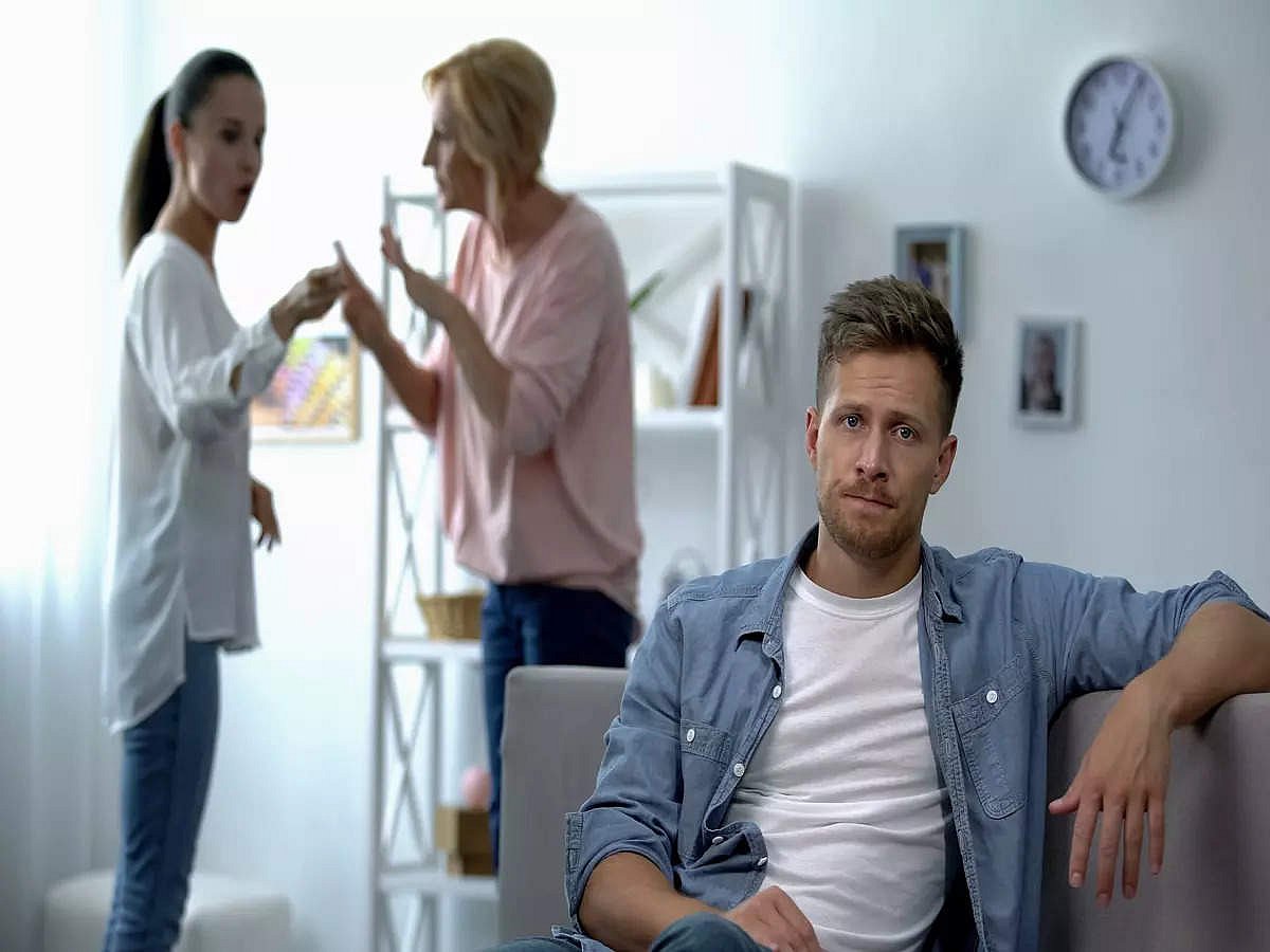 Wife's Mom Interfere in Life: ছোটখাট বিষয়েও বিবাহিত জীবনে স্ত্রীর মা ঢুকে পড়লে বিপদ, শাশুড়িকে ...