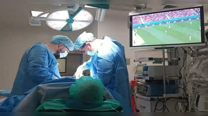 World Cup Viral: বিশ্বকাপের উন্মাদনা! সার্জারির সময় টিভিতে বিশ্বকাপ ...