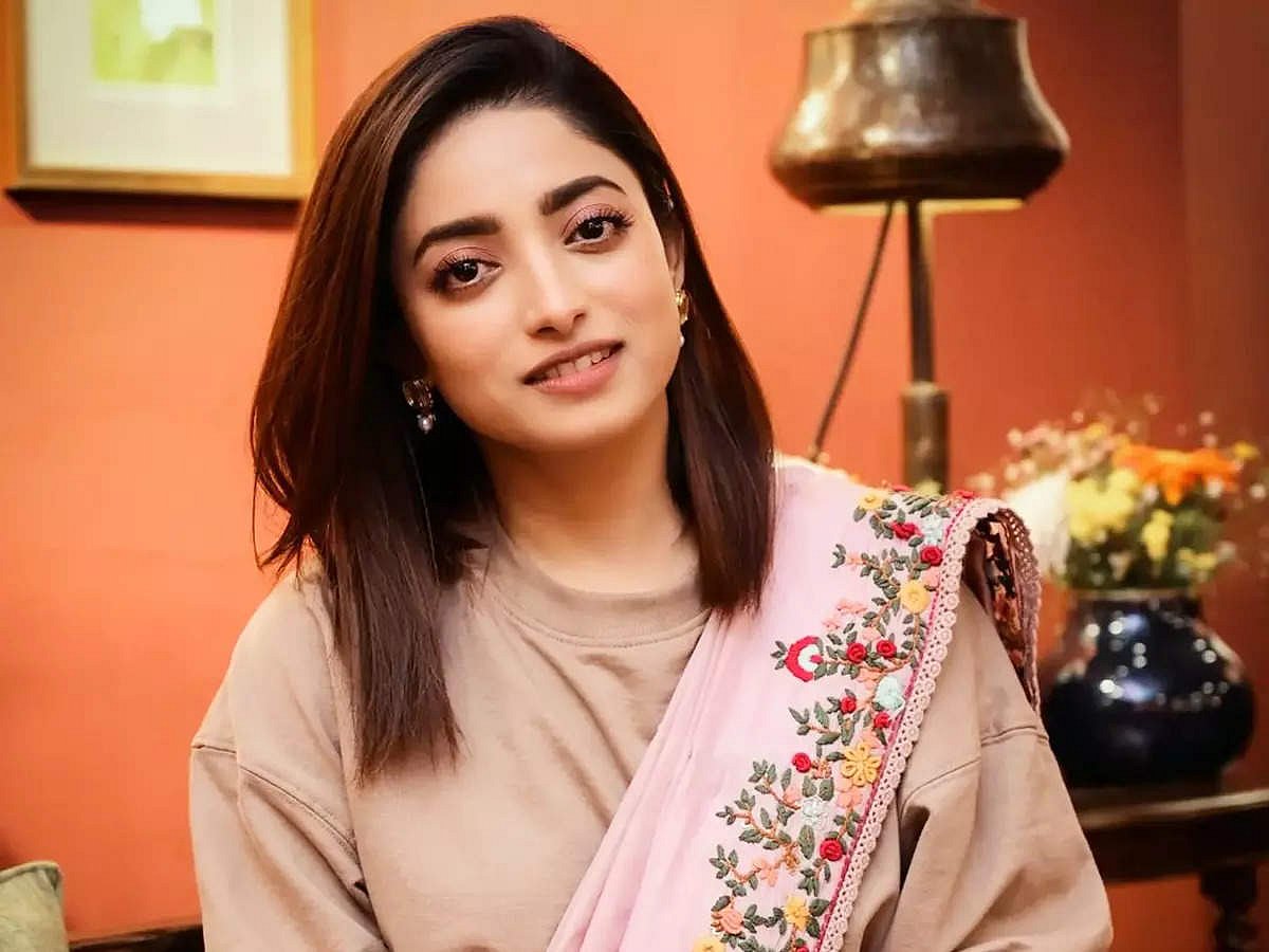 Ishaa Saha: টপের সঙ্গে শাড়ি পরে তাক লাগালেন ইশা সাহা, আচ্ছা আচ্ছা সুন্দরীর থেকে লাইমলাইট ...