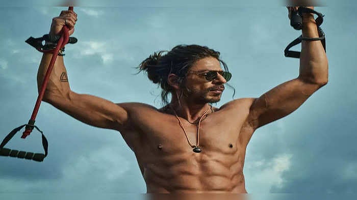 Shah Rukh Khan Income : কুবেরের খাজানার থেকেও বেশি! মাসে কত টাকা আয় ...