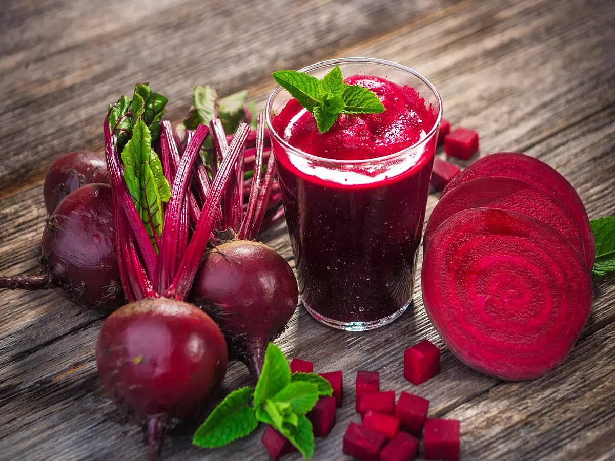 Benefits of Beet Juice: লাল রঙের এই 'জুস' খেলেই বাড়বে স্ট্যামিনা, দূরে ...