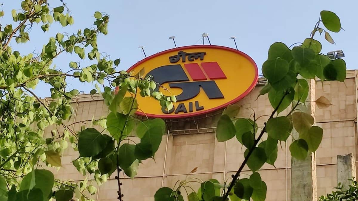 GAIL approves Rs 3,800 cr investment for 700 MW solar projects in UP ...