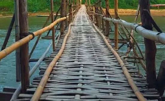 After waiting for years villagers build bamboo bridge over Kalapani River