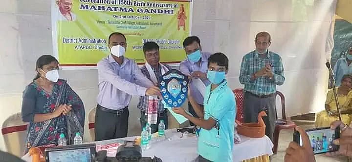 Asharikandi artisans make 150 Gandhiji's busts in an hour