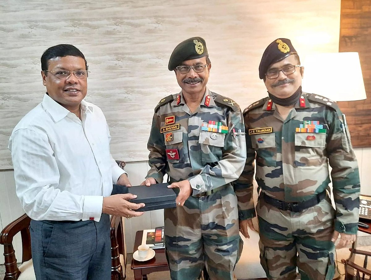 Major General Ananta Bhuyan meets Chief Secretary Kumar Sanjay Krishna
