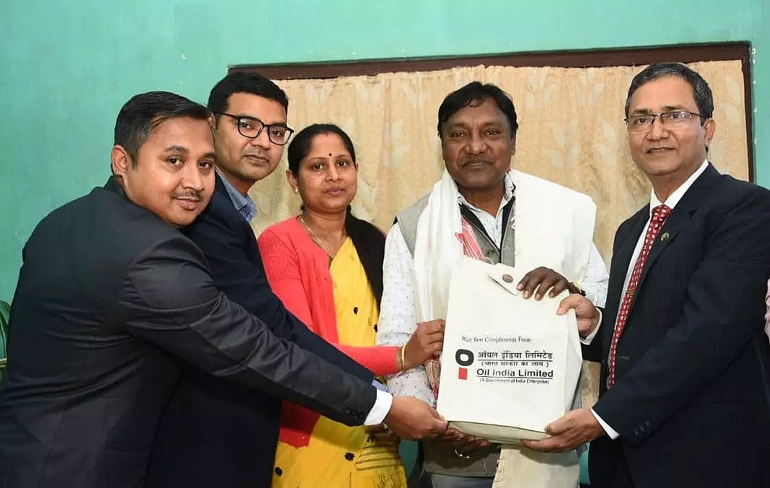 OIL felicitates Dulal Manki at Keseruguri, Tinsukia