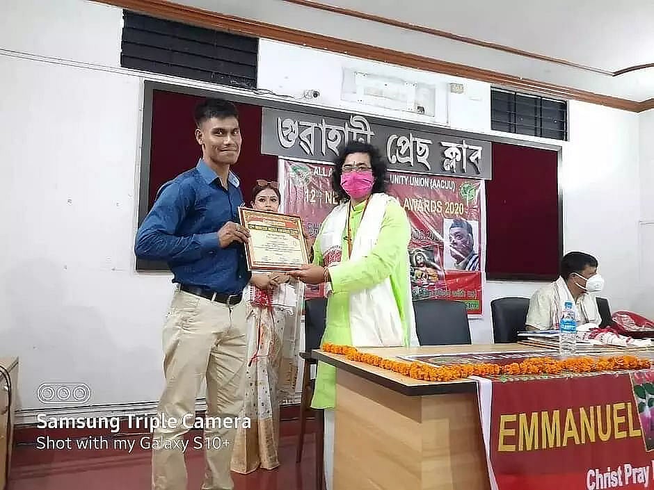 Debajit Gogoi gets poetry award at Guwahati Press Club