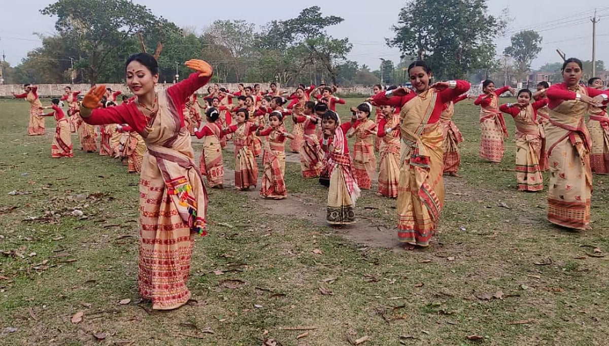 Workshop on Bihu dance & playing of 'dhol' organized at Bongaigaon College