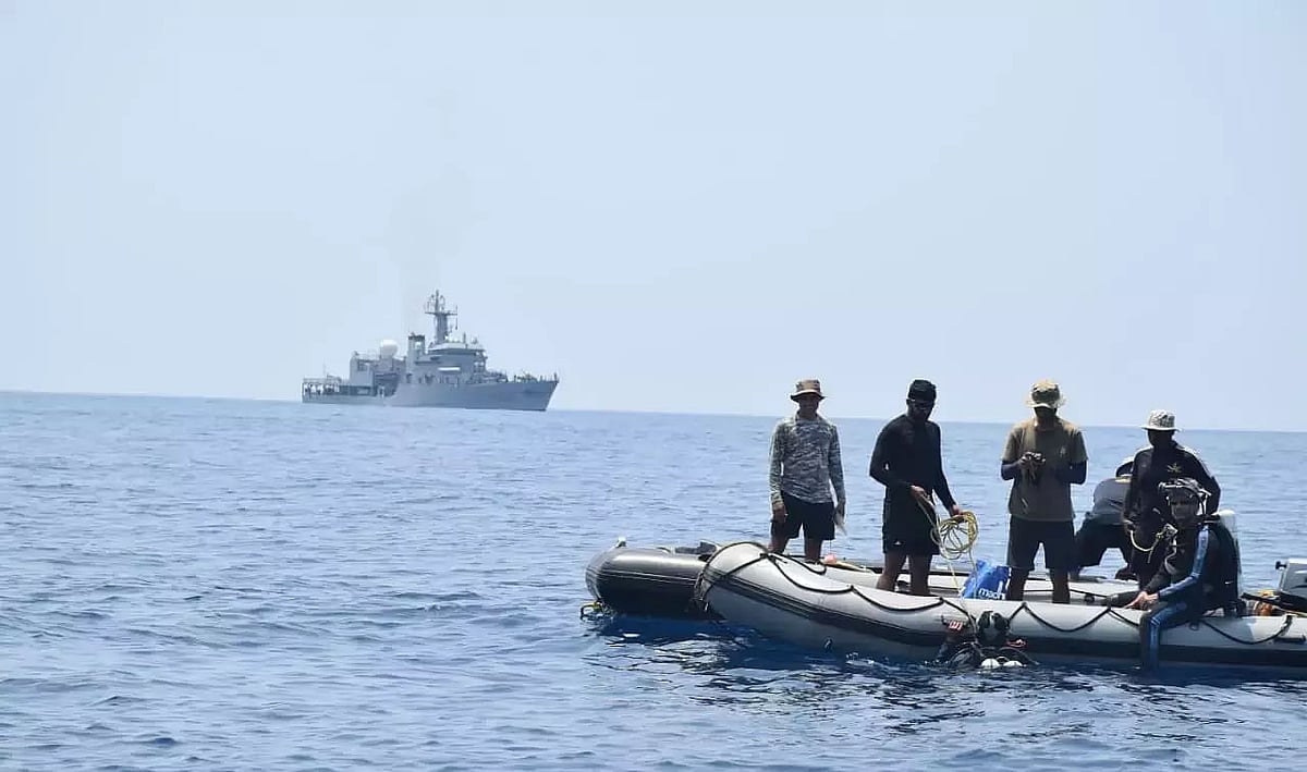 Indian Navy rescuers start searching for missing Indonesian sub