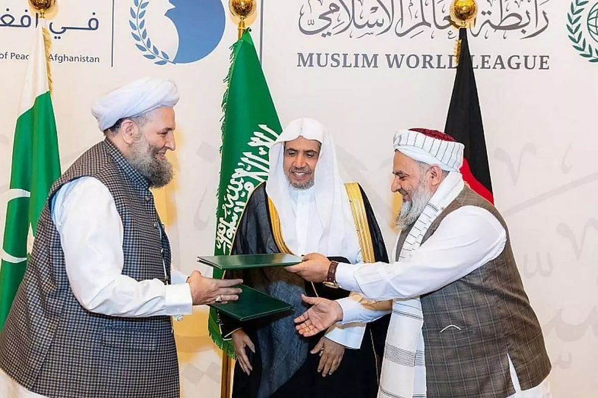 Afghan, Pakistan Islamic scholars sign peace declaration