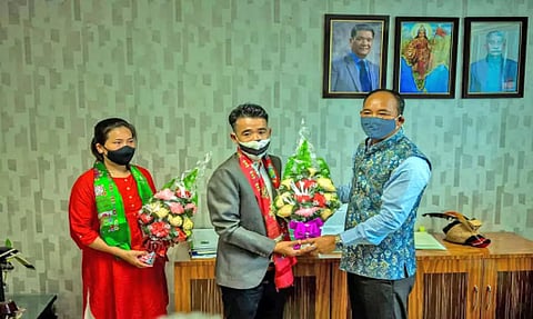 Sports Minister Mama Natung felicitates mountaineers who scaled Everest