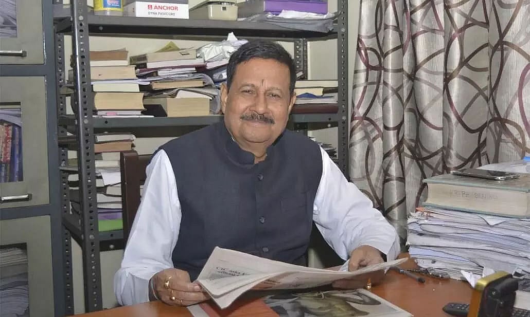 Nilamoni Sen Deka quips to Debabrata Saikia, "I'll be Axom Xahtiya Xabha President one day"