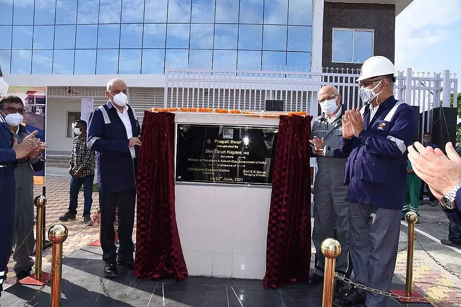 Union Petroleum Secretary Tarun Kapoor reviews NRL projects in Numaligarh