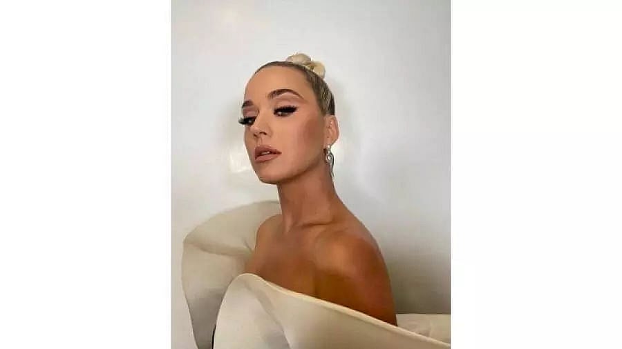 Katy Perry stuns fans with her glam look