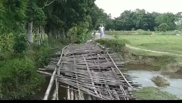 Poor road condition from Bamunbari to NH-31 at Tihu irks people