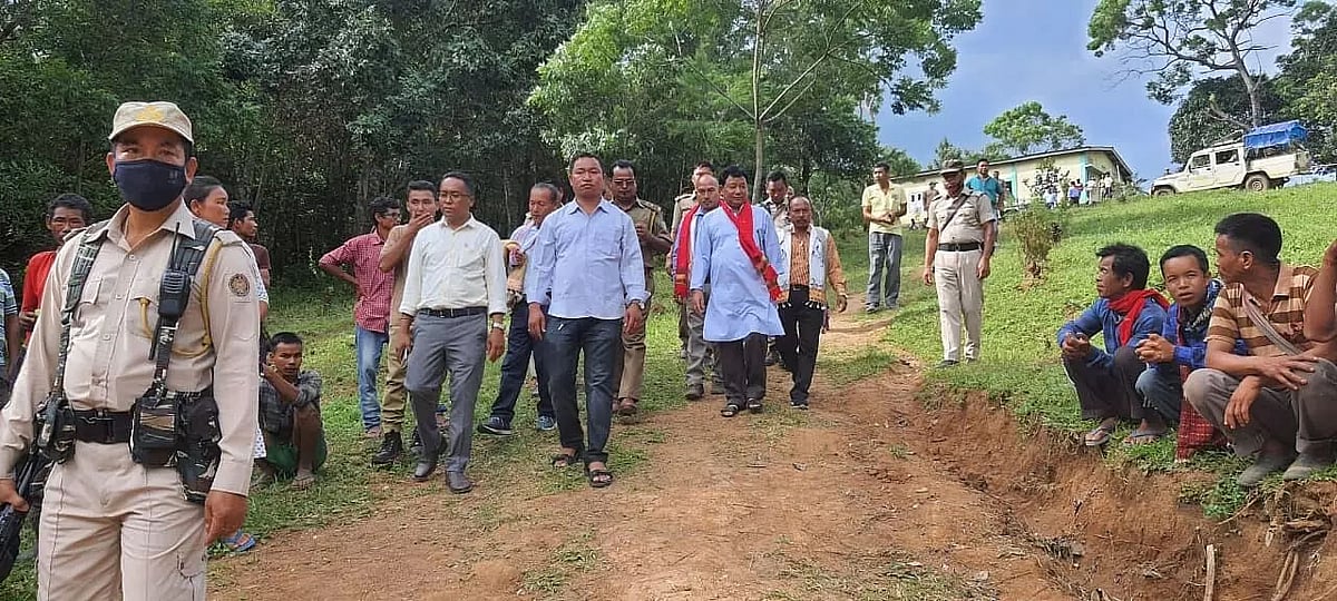 Baithalangso MLA Rupsing Teron visits Mukro, inspects border areas