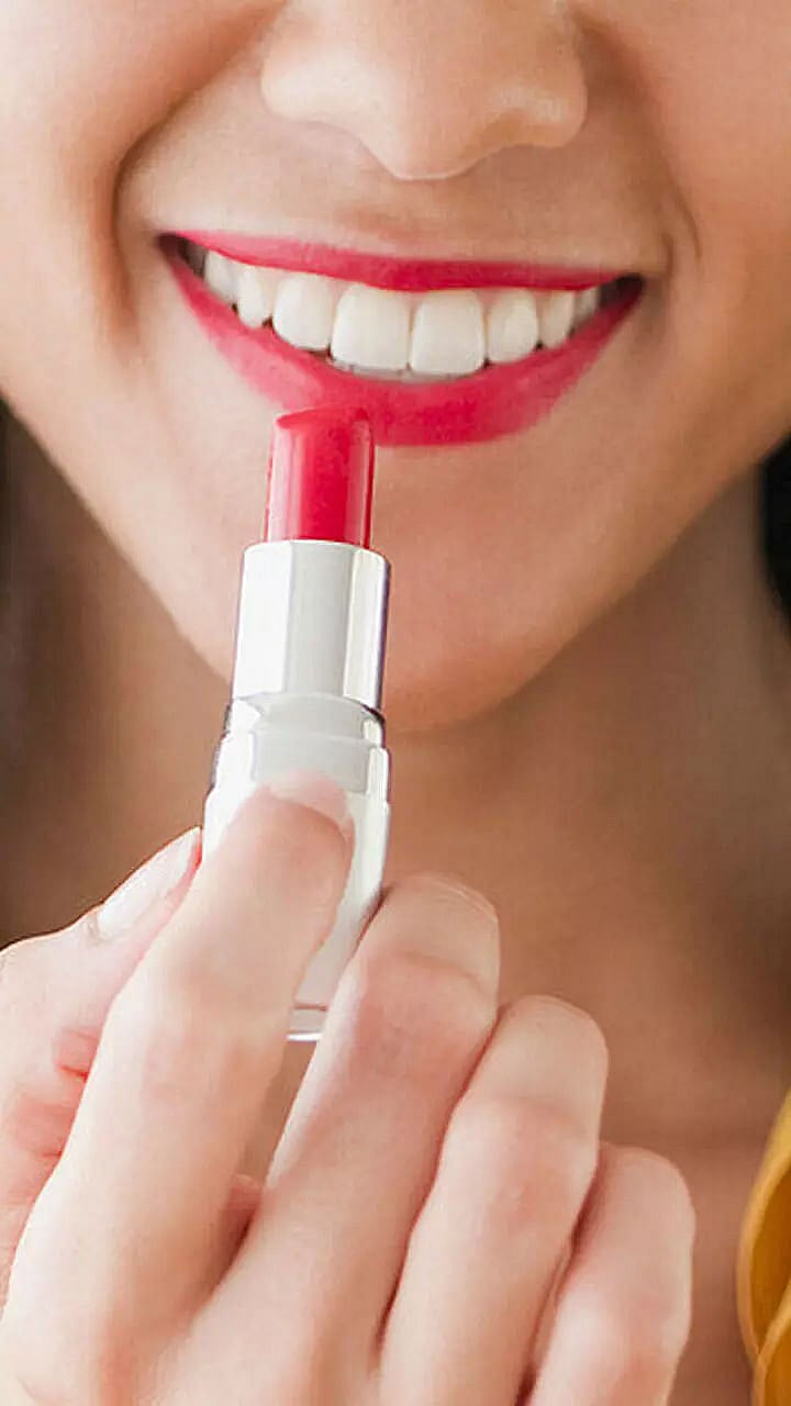 How To Apply Lipstick Perfectly