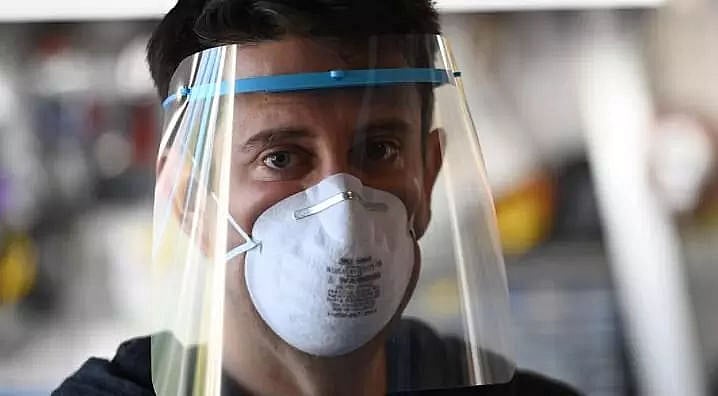 How masks prevent risks of Covid infection