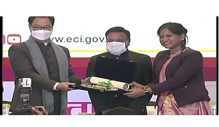 Kokrajhar Deputy Commissioner Varnali Deka receives best DEO award