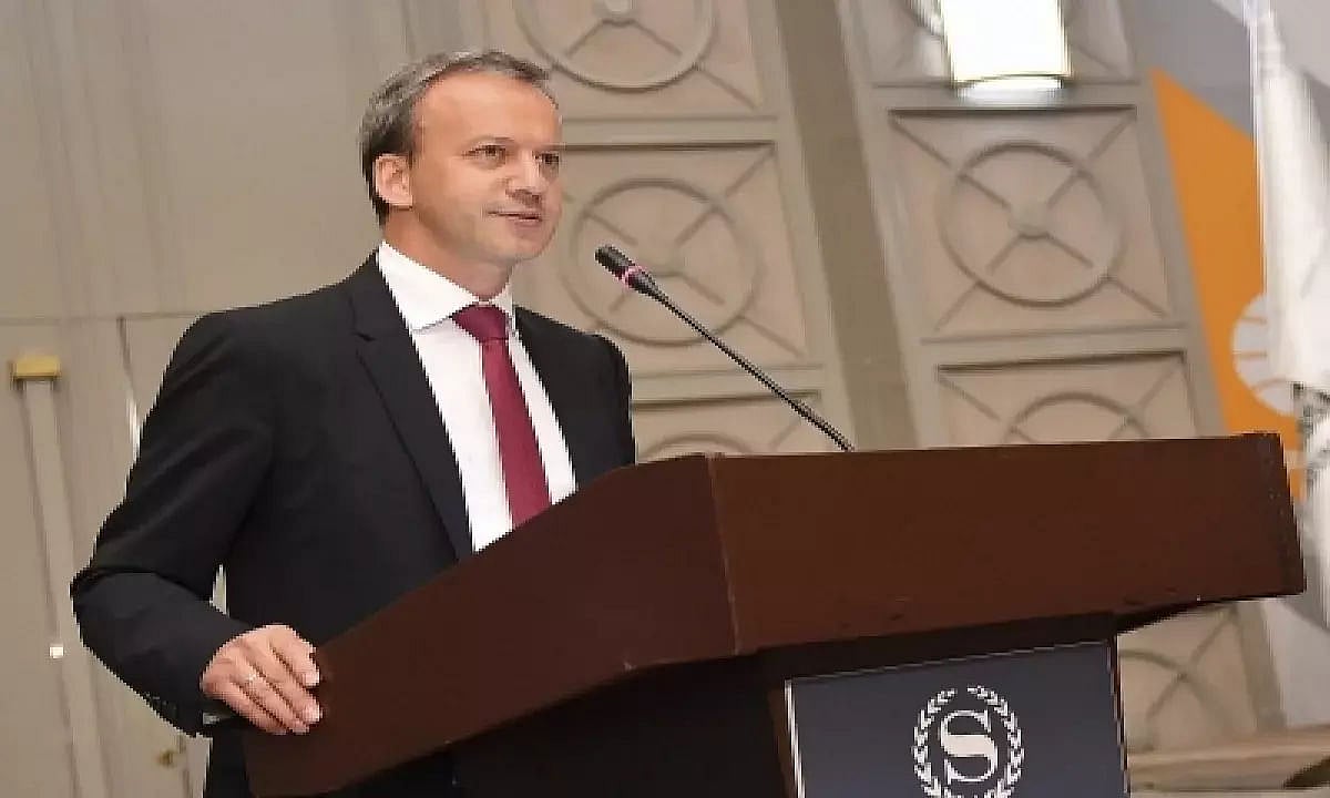 FIDE president Arkady Dvorkovich fortifies his poll position with Anand ...