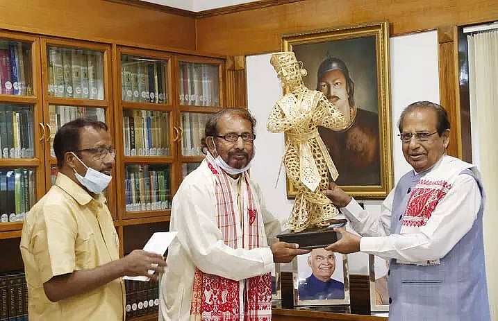 Assam Governor Prof Jagdish Mukhi honours mask-making artiste Hem ...