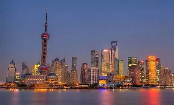 Iconic Shanghai skyline "The Bund" goes dark