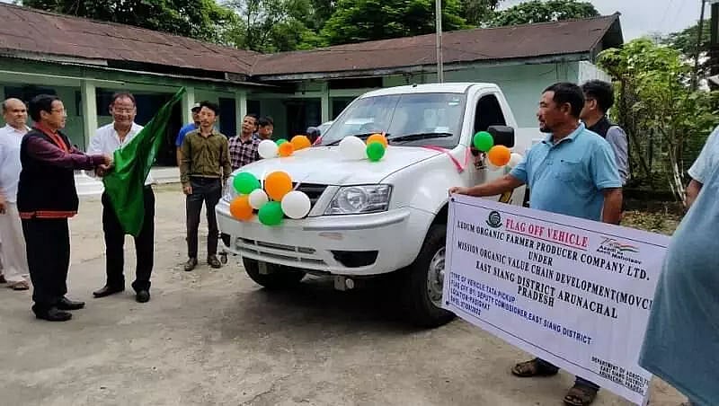 Deputy Commissioner Tayi Taggu flagged off pick-up van for farmers