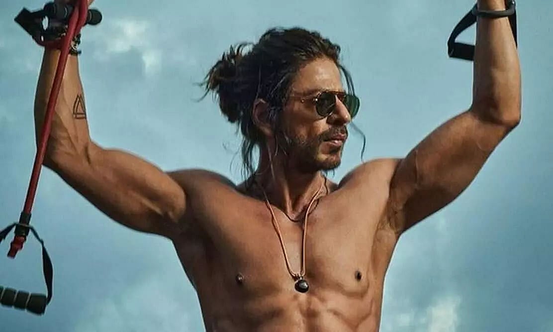 SRK Flaunts His Abs In New Shirtless Photo