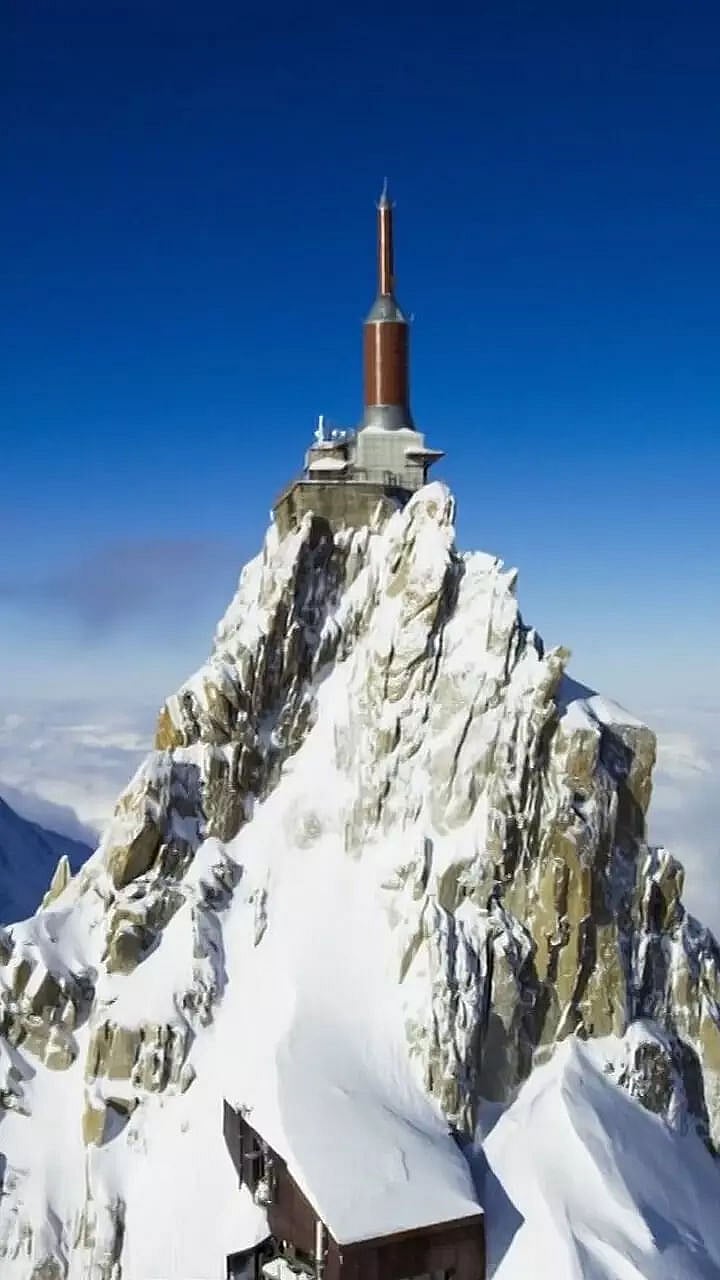 8 Spectacular Buildings on Mountaintops