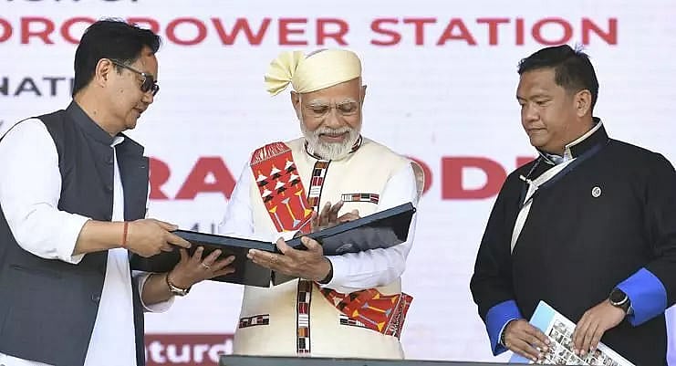 Don't view everything through prism of politics, says PM Narendra Modi