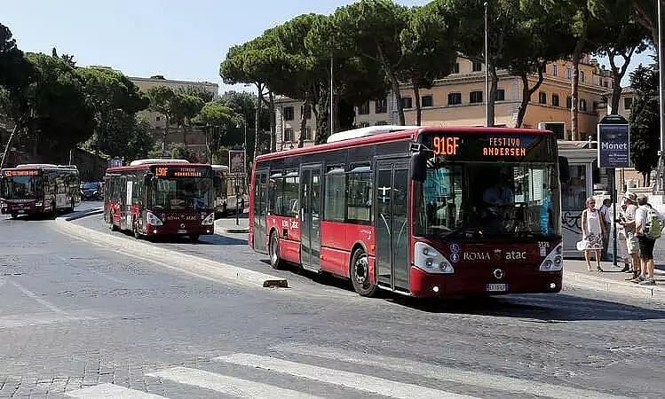 Indian buses to ease Sri Lanka's jam-packed public transport