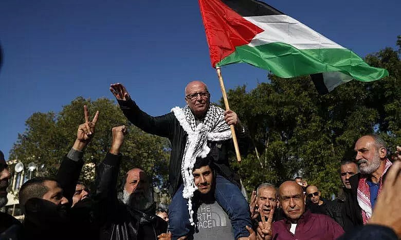 Israel orders removal of Palestinian flags from public areas