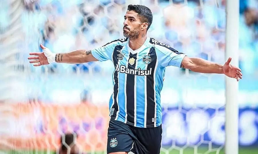 Luis Suarez extends scoring run for Brazil's Gremio