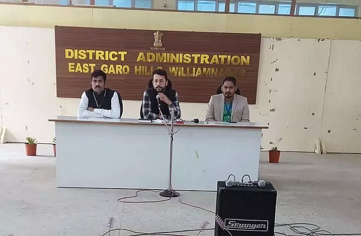 DEO holds meeting with political parties in Williamnagar