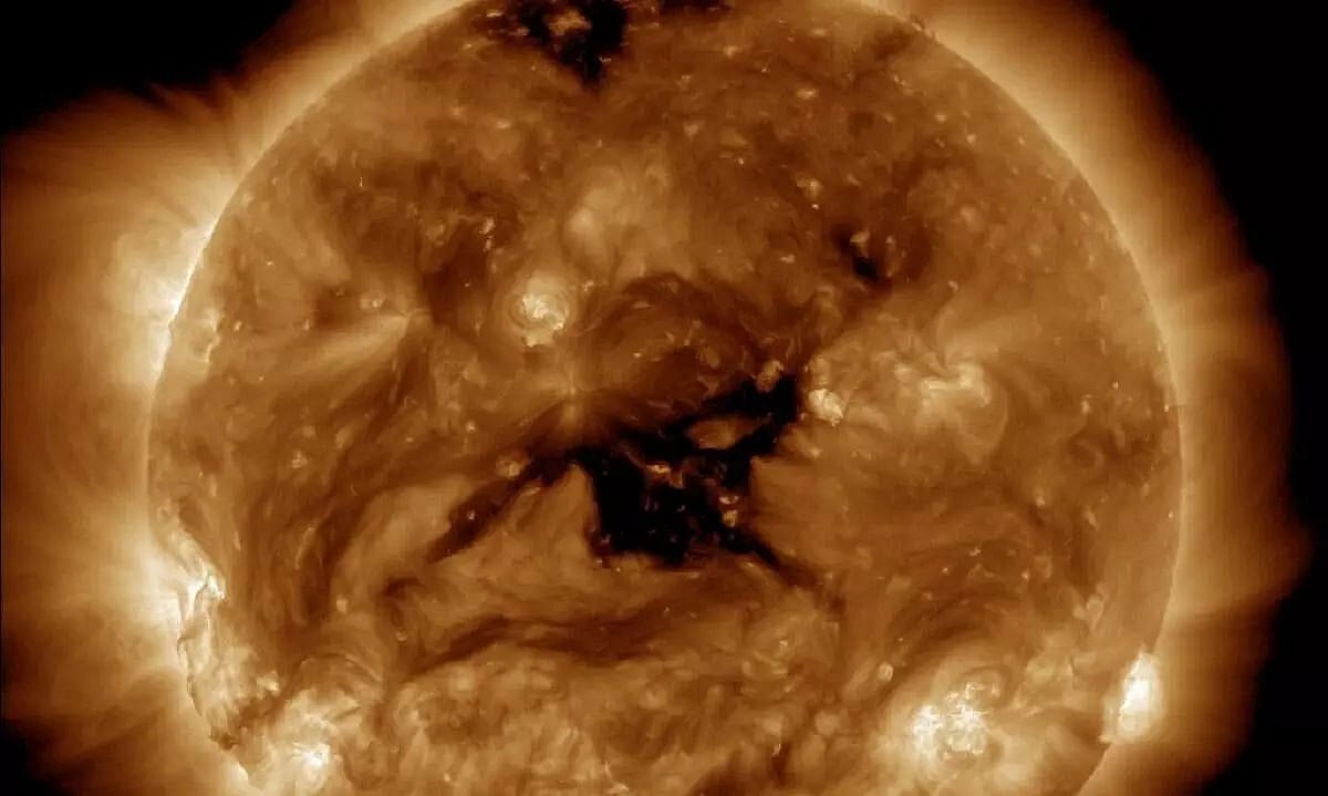 Solar storm from giant ‘hole’ on Sun to hit Earth today