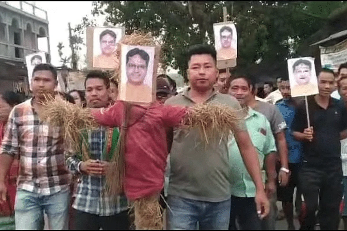 Tripura: Tipra Motha Burned Tripura CM Manik Saha’s Effigy Over His ... Tripura: Tipra Motha Burned Tripura CM Manik Saha’s Effigy Over His ...