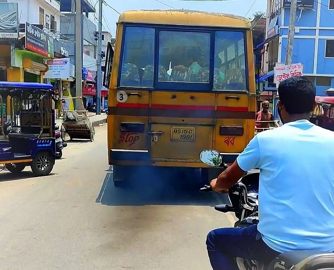 ‘School buses emitting black smoke cause air pollution’ : Pathsala