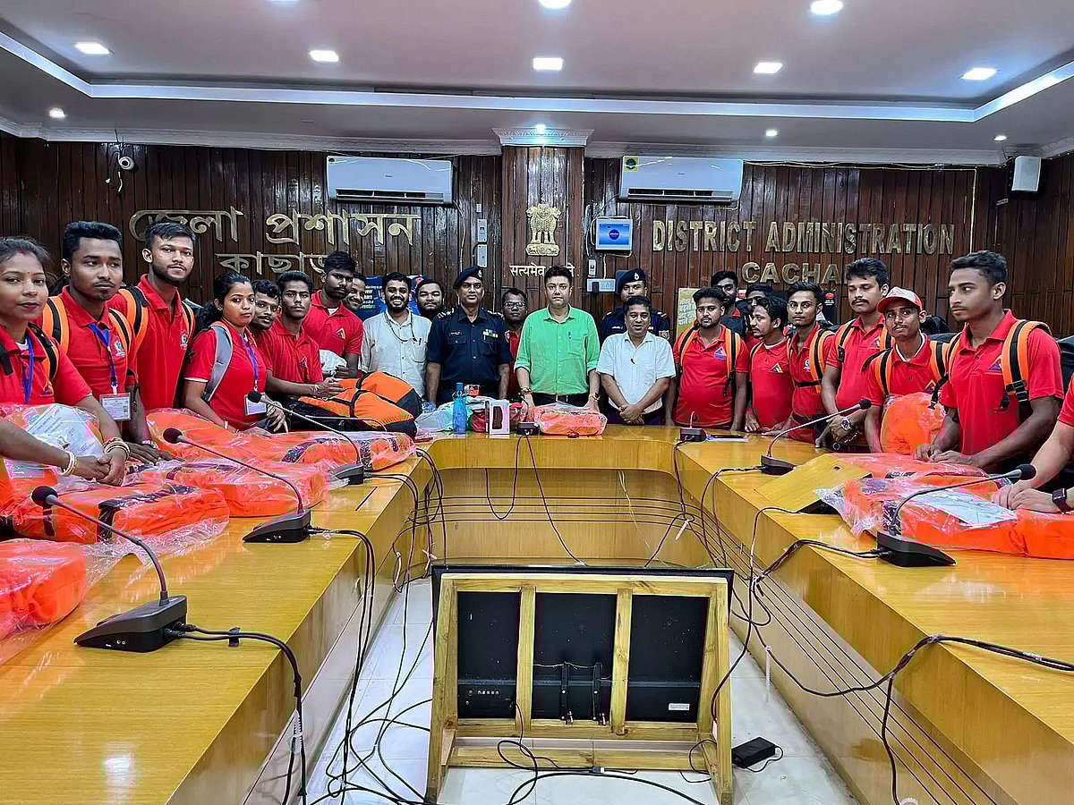 Disaster Management kits distributed to ‘Aapda Mitra’ volunteers