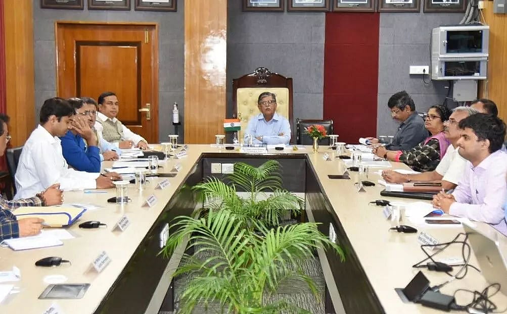 Assam Governor meets officials of Water Resources and Public Health ...