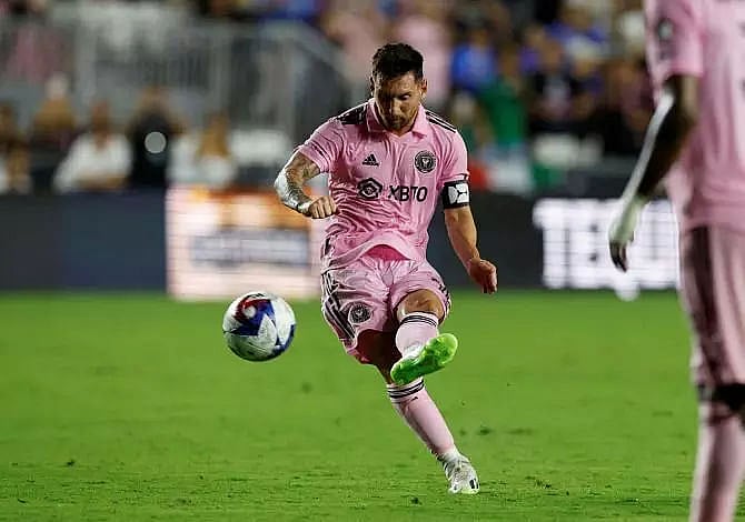 Messi curls in magical free-kick winner on Inter Miami debut