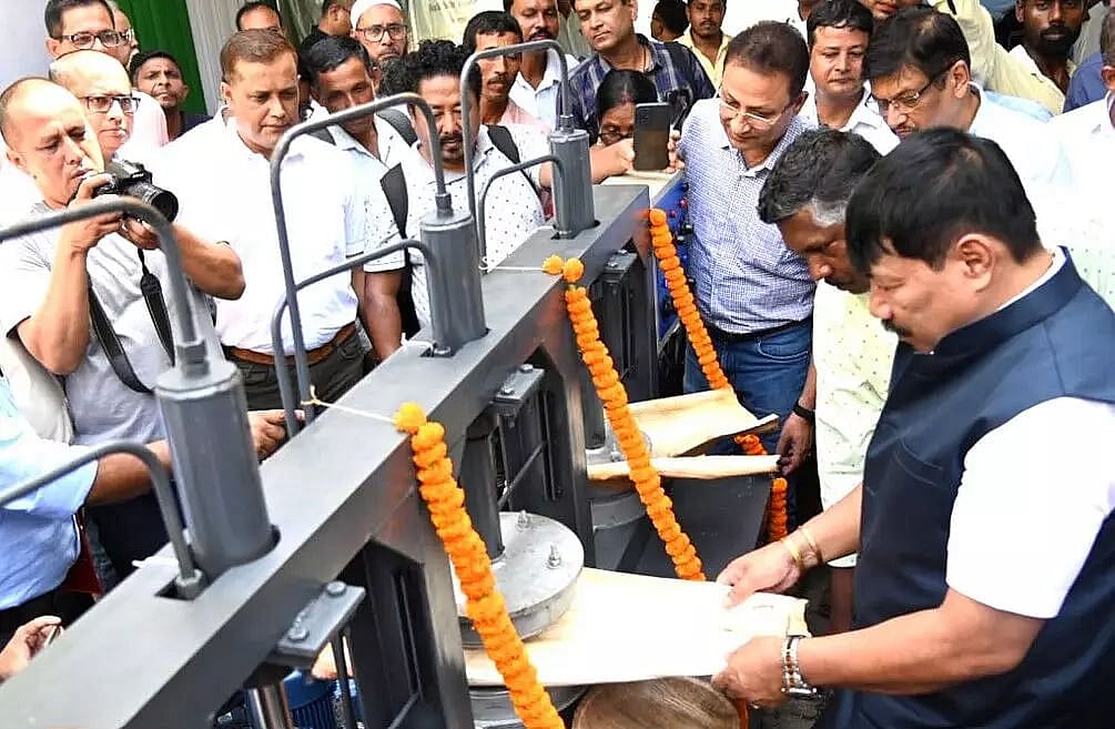 Agriculture Minister Atul Bora distributed Agri-Horti Vans in Guwahati