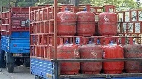 Union Cabinet approves Rs 200 cut in LPG cylinders