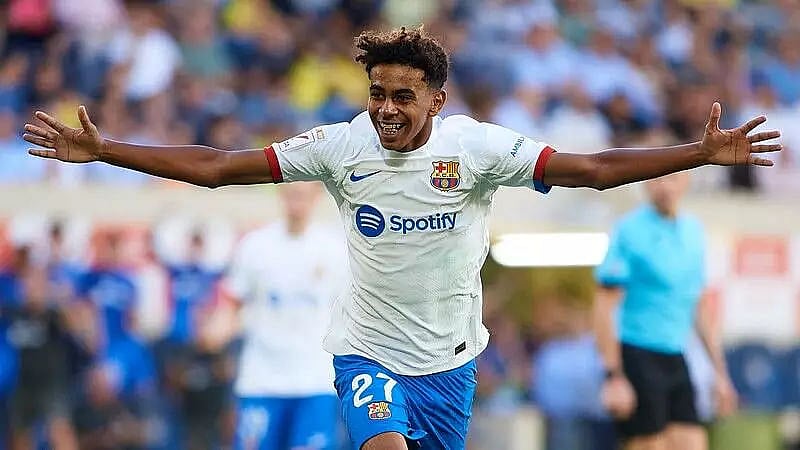 Barcelona’s 16-year-old Lamine Yamal gets first senior Spain call-up