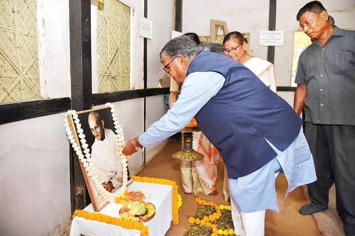 Assam Governor Gulab Chand Kataria pays tributes to Mahatma Gandhi